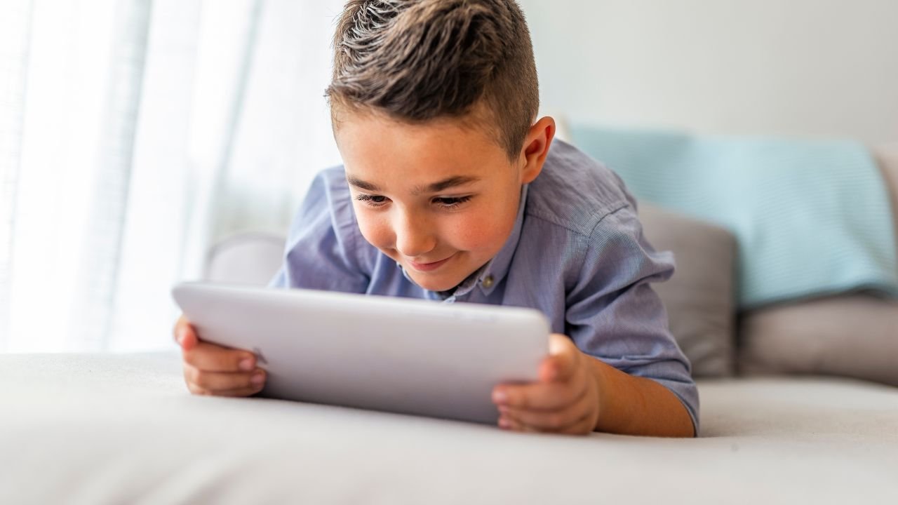 Technology-Based Learning Model for EFL - Ste Magazine